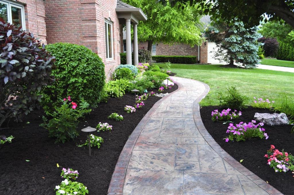Brown Colored Mulch | Indianapolis Mulch | McCarty Mulch